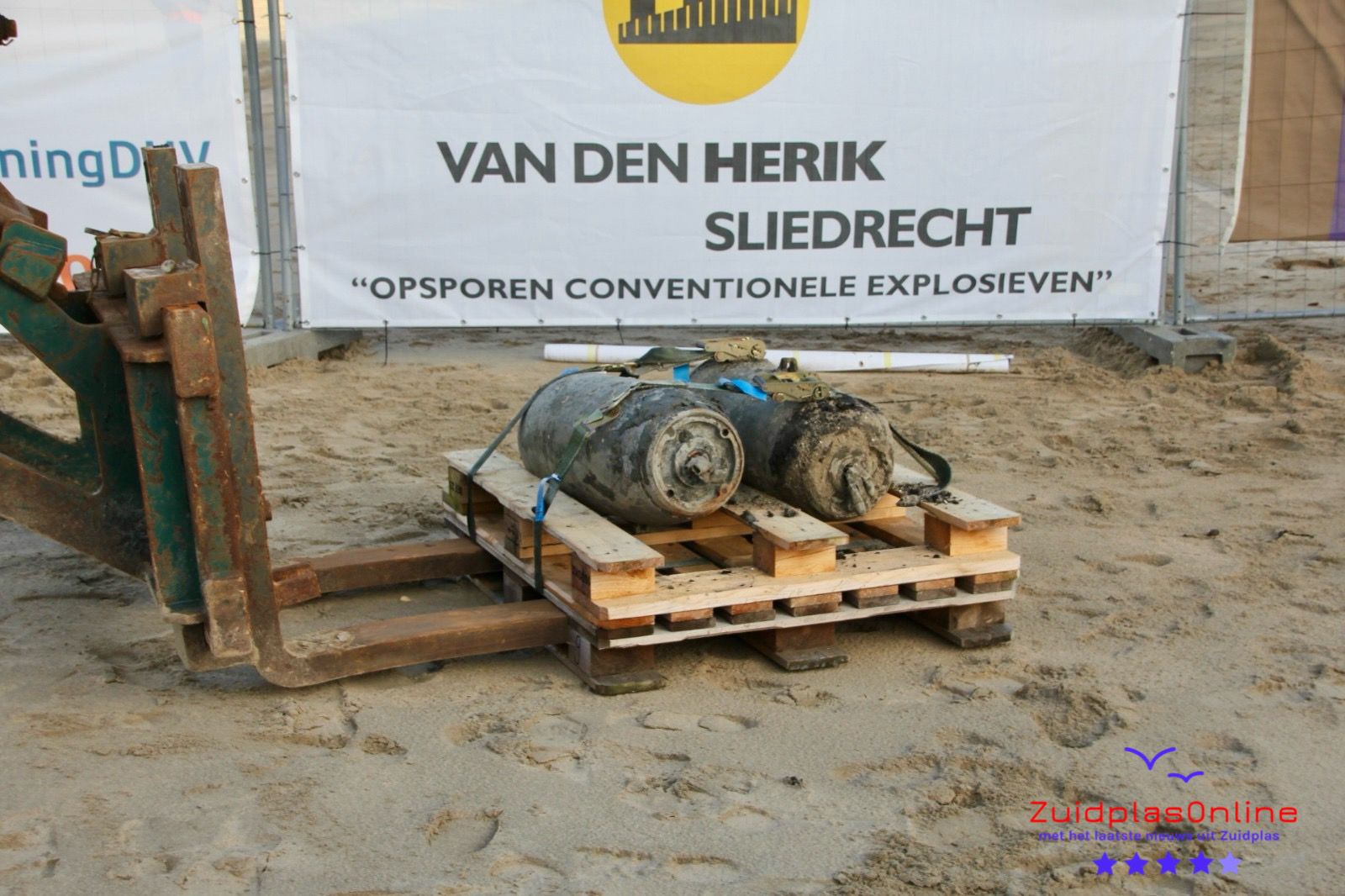 Ontmantelde bommen tot ontploffing gebracht op strand Noordwijkerhout ...