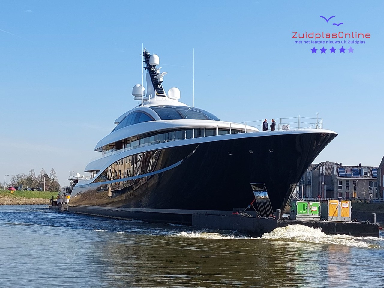 Superjacht ‘Faith’ van miljardair Lawrence Stroll passeert Moordrecht ...